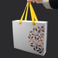 China Factory Wholesale Custom White Hampers Gift Set Packaging Box With Insert Handle for sale