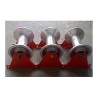 China Three Wheel Cable Roller with 10KN Rated Load and Aluminum & Nylon Wheels for Underground Cable Laying for sale
