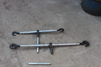 China 2-Ton Heavy-Duty Wire Rope Tensioner with Dual Hook Design and Adjustable Turnbuckle for Cable Tightening for sale