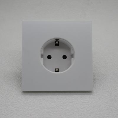 China Embedded Soft Card Protective Safety UK Outlet Socket for Industrial Use Wall Socket with US/EU Plug Standard for sale