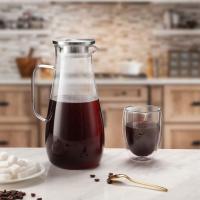 China Modern Design Style Clear 68oz. Borosilicate Glass Water Jug with Heat Resistant Lid for sale