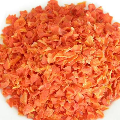 China Dried Carrot Chips 3x3mm Bulk Dehydrated Carrot Flakes 200% Vitamin A for Pet Food for sale