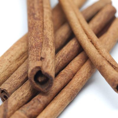 China Dried Cinnamon Stick 25kg Bag Cassia Cinnamon Bulk Spice for Cooking and Beverages for sale