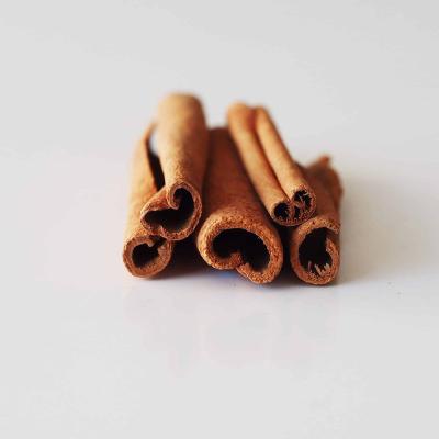 China Premium Dried Cinnamon Stick 10cm Cassia Natural Aroma Spice for Cooking Baking 20kg Pack for sale