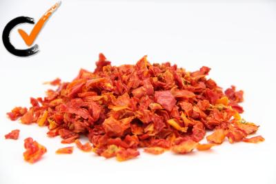 China Organic Air Dried Tomato Flakes 9x9mm Bright Red No Additives for Home Use for sale
