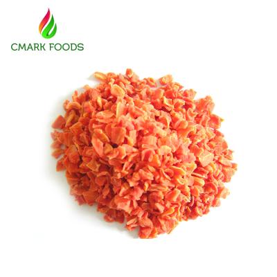 China Natural Dehydrated Carrot Flakes 8% Moisture Content in 15x15mm to 1-3mm Sizes for Food Processing for sale
