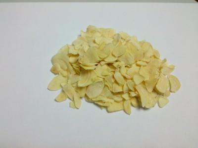 China Dehydrated Minced Garlic Flakes No Root 8% Moisture Food Seasoning for sale
