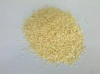 China Organic Dehydrated Garlic Granules Grade A 8-16 Mesh Dried Minced Garlic 20kg Carton for sale