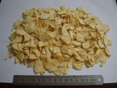 China Dried Garlic Pods Chips , Dehydrated Garlic Flakes Wtih Root Eco Friendly for sale