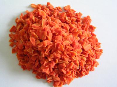China Premium Dried Carrot Chips 10x10x3mm Size with 8% Max Moisture Content - ISO9001 HACCP FDA Certified for sale