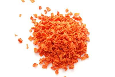 China Orange Dried Carrot Flakes 5x5mm | Dehydrated Vegetable Chips with 8% Max Moisture | 25kg Carton Packaging for sale