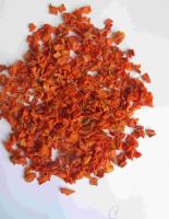 China Dehydrated Raw Carrot Chips 5x5mm-10x10mm Size Options with 7% Max Moisture Content in 25kg Carton Packaging for sale