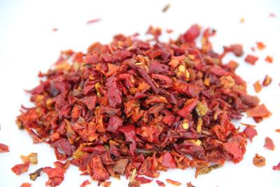 China Dehydrated Red Bell Peppers 9x9mm 6x6mm 3x3mm 1-3mm with 8% Max Moisture Content ISO FDA Certified for sale