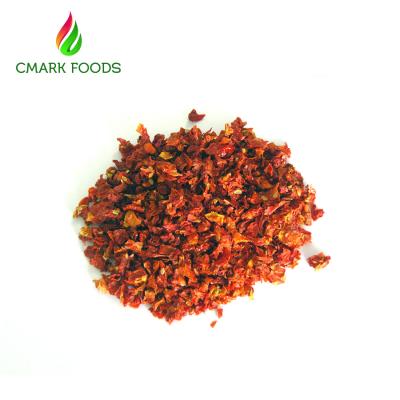 China 9x9mm Air Dried Tomato Flakes with 8% Max Moisture Content - Available in Multiple Sizes for Food Industry for sale