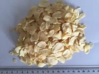 China Eco Friendly Dried Garlic Pods Dehydrated Garlic Chips No Foreign Odours for sale