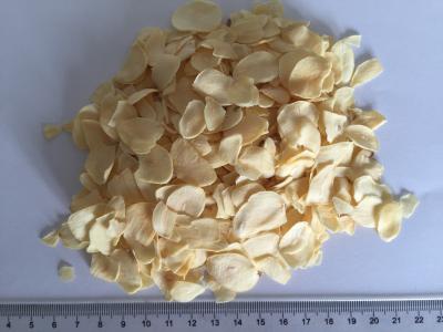 China Eco Friendly Dried Garlic Pods Dehydrated Garlic Chips No Foreign Odours for sale
