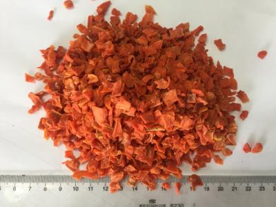 China Premium Dried Carrot Flakes 3x3mm with 8% Max Moisture - ISO9001 HACCP FDA Certified for sale