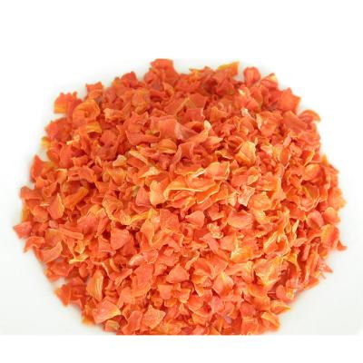 China ISO HACCP HALAL Certified Low Sugar Dried Carrot Granules 10x10x3mm 20kg Carton for Food Manufacturing for sale