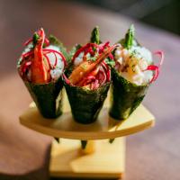China Temaki Nori Half Cut Roasted Seaweed Sheets 10.5x19cm Hand Roll Sushi Cone Wrap 100 Sheets Per Bag Dark Green for sale