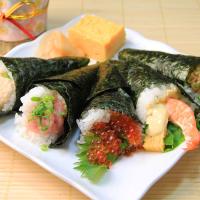 China Temaki Nori Half Cut Roasted Seaweed Sheets 10.5x19cm Hand Roll Sushi Cone Wrap 100 Sheets Per Bag Dark Green for sale