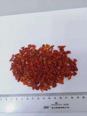 China HACCP Dehydrated Tomato Flakes Granule 9x9mm Food Grade 20kg Carton for sale
