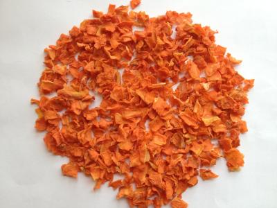 China Orange Dried Dehydrated Carrots 10x10x3mm and 3x3mm Sizes with 12 Month Shelf Life and 8% Moisture Content for sale