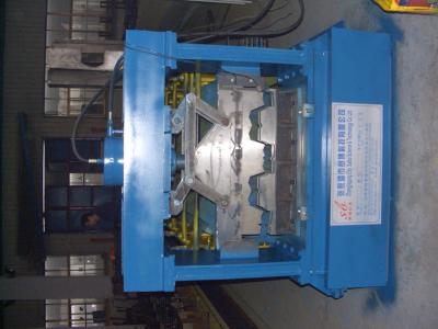China PLC Metal Deck Roll Forming Machine Cold Rolled Steel Tile Press 20 m/min for sale