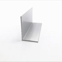 China 6061-T6 7075 Extruded Aluminum Angle Bar With Holes Structural Decorative for sale