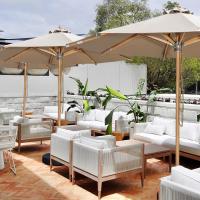 China Wooden Pole Outdoor Garden Sunshade Umbrella for Patio Villa Restaurant Hotel for sale