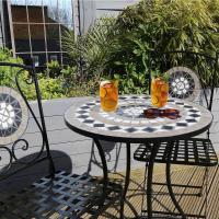 China Sturdy Iron Garden Balcony Bistro Set with Modern Design Style and Ceramic Tile Coating for sale