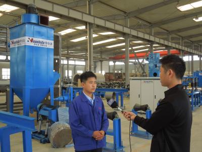 China SA2.5 Steel Pipe External Shot Blasting Blastor Machine 114mm-1219mm for sale