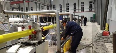 China Continue Flexible PU Foaming Yellow Jacket Insulation Pipe Machine HDPE / PP Extruder for sale