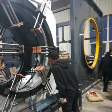 China HDPE Jacket PU Foam Insulated Pipe Production Line with 1160mm Diameter 600kg/h Capacity and Vacuum Calibration for sale