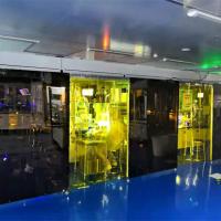 China Hepa Filter Plexiglass Industrial Clean Room For Yellow Backlight Workshop for sale