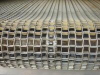 China Flat Wire Conveyor Belt with C1015-C316L Steel Options for Food Processing and Industrial Applications for sale
