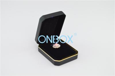 China Luxury LED Jewelry Box 70x90mm Black PU Leather Pendant Display Case with Gold Borders for sale