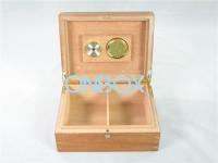 China Luxury Cedar Wood Cigar Box 240x190x100mm with Humidifier and Hygrometer for Storage for sale