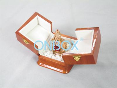 China High Gloss Perfume Packaging Box Recycled Wooden 120x120x140mm with Metal Lock for sale