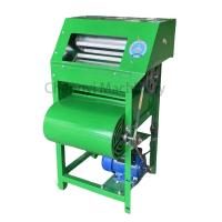 China Diesel Groundnut Picking Machine Mobile Peanut Harvester 500kg/h Field Use for sale