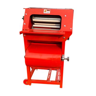 China Farm Peanut Picking Machine 500kg/h Mobile Groundnut Harvester Machine for sale