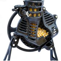 China Heavy Duty Cast Iron Manual Corn Sheller Machine 4.5kg Efficient Farm Maize Processor for sale