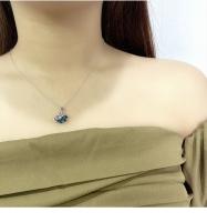 China Unique S925 Sterling Silver Necklace with Austrian Horse Eye Crystal Swan Pendant 2.45g for sale