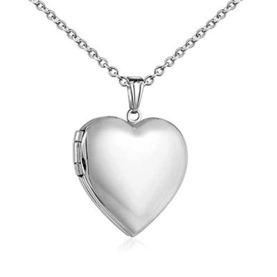China Unisex Stainless Steel Heart-Shaped Photo Box Pendant Necklace with Engravable Chain for sale