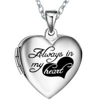 China Unisex Stainless Steel Heart-Shaped Photo Box Pendant Necklace with Engravable Chain for sale