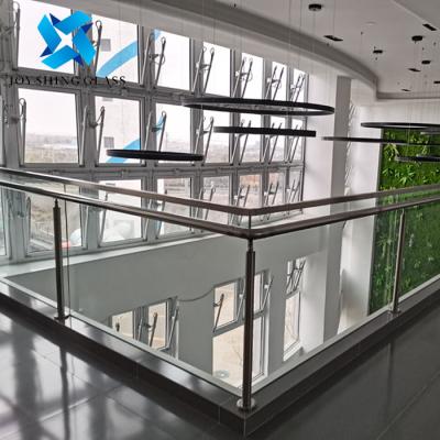 China Custom Glass Guardrail Railing Solutions with 3-22mm Tempered & Laminated Glass for Commercial and Residential Applications for sale