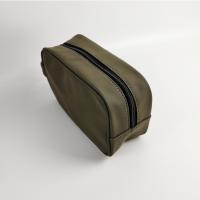 China Men'S Makeup Kit Bags Private Label Hasp Closure Cosmetic Toiletry Bags for sale
