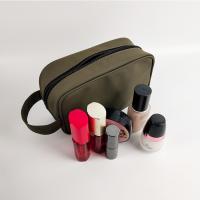 China Men'S Makeup Kit Bags Private Label Hasp Closure Cosmetic Toiletry Bags for sale