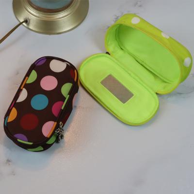 China Oxford 600D Makeup Kit Bags 7Inch Cosmetic Pouch With Mirror for sale