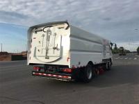China Dongfeng 9 cbm Water Tank 7 cbm Dust Tank Sweeper Truck 4700mm Wheelbase 190hp for sale