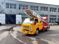 China JMC 28m High Building Moving Ladder Bucket Truck Aerial Ladder Truck 4080kg for sale